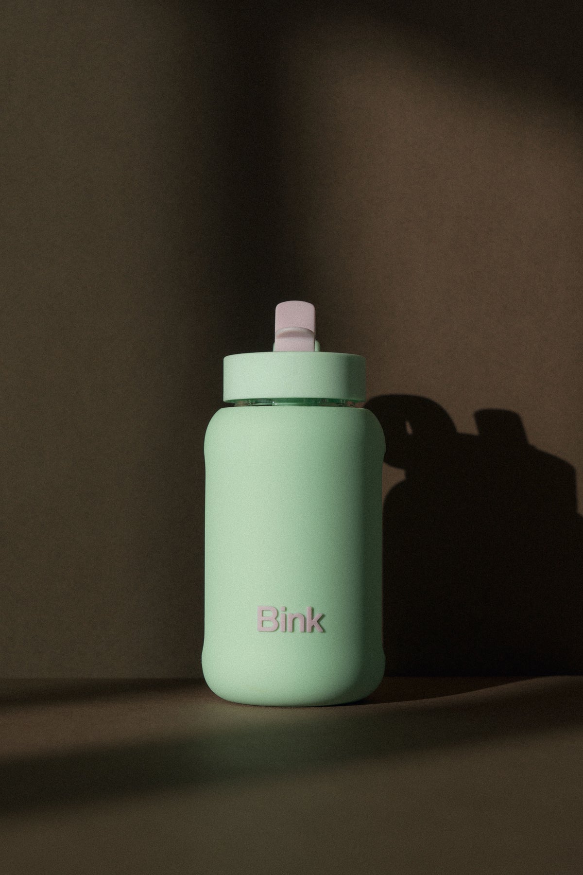 Glass water bottles that help you track your daily water intake