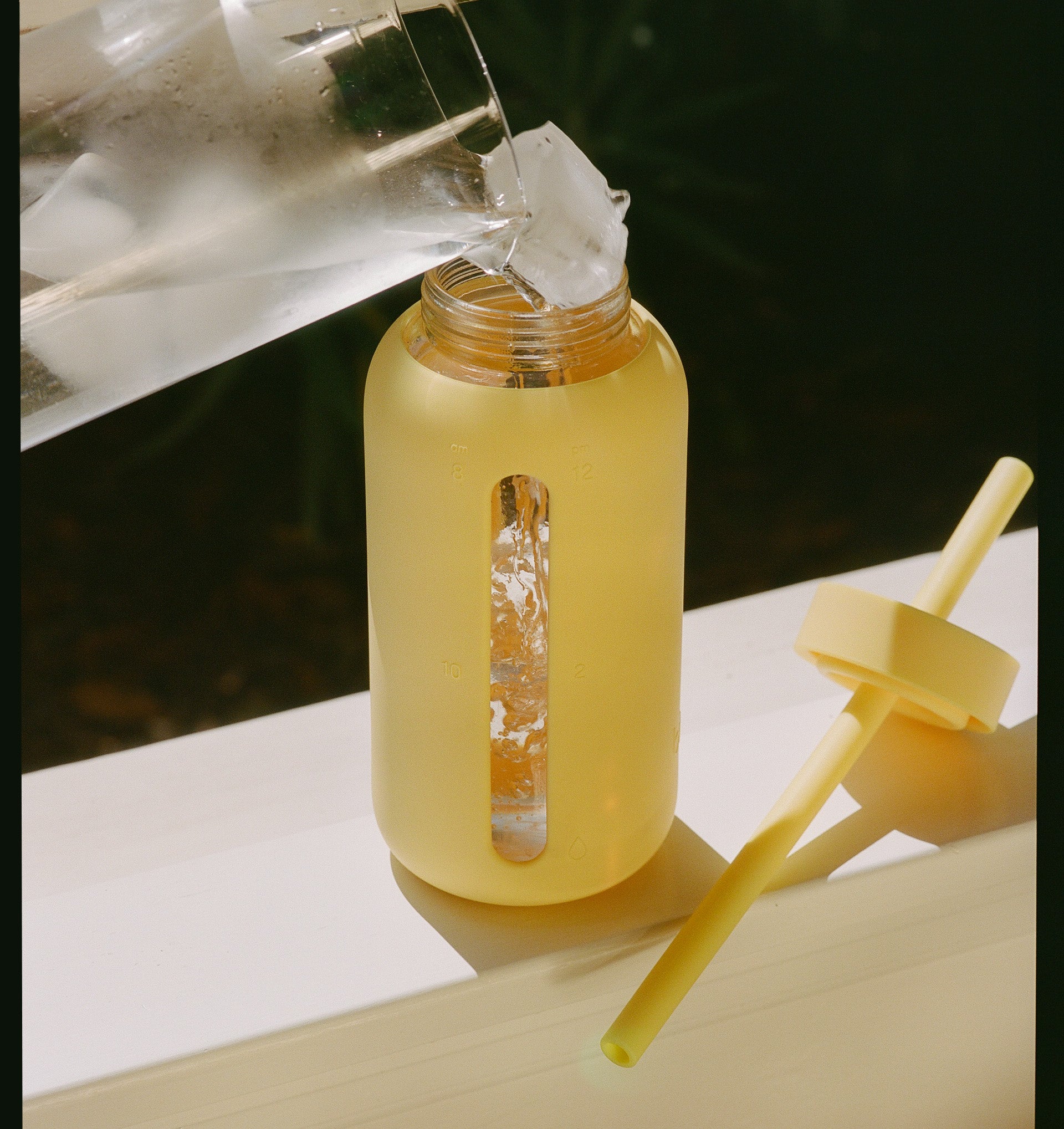 Glass water bottles that help you track your daily water intake